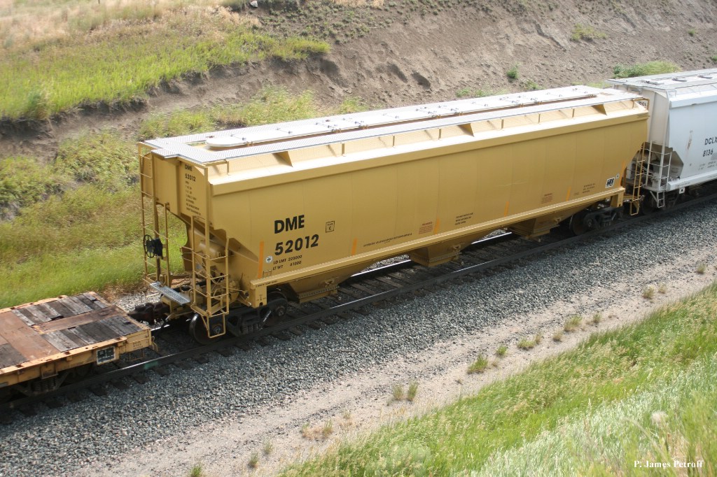 DME 52012 Covered Hopper car on H-KCKPAS